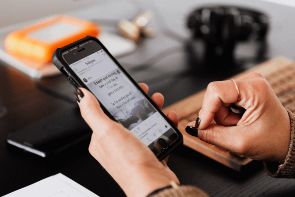 What's the Best Time to Send Business SMS Messages